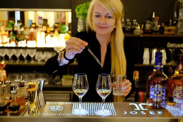 Best Tips to Host a Successful Whiskey Tasting Party - The Vienna BLOG