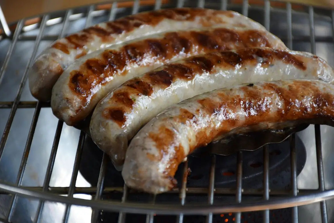 Ultimate Guide to Viennese Sausages in Vienna and Würstelstand ...